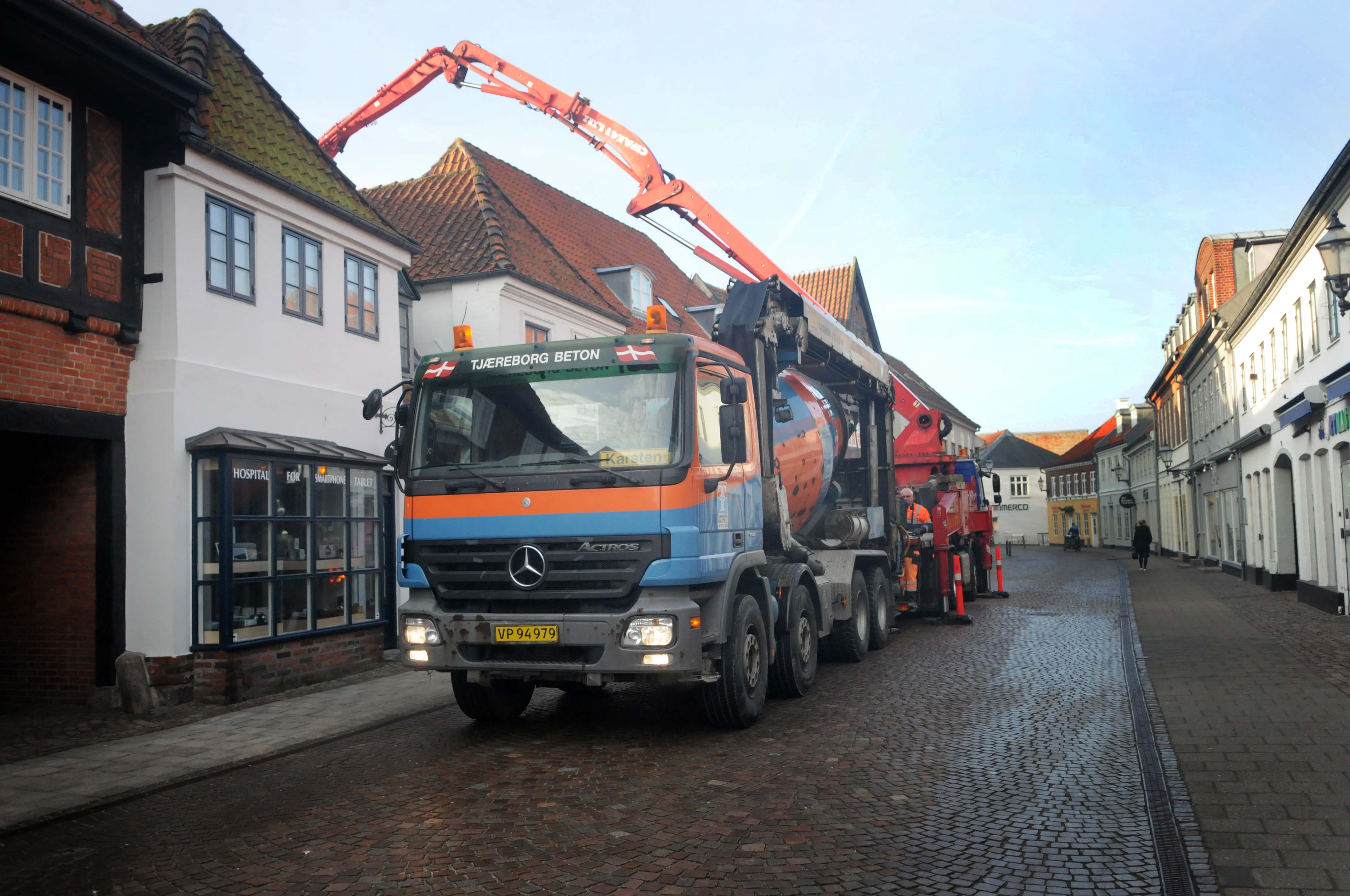 Store maskiner i gågaden. - Ryk Ind