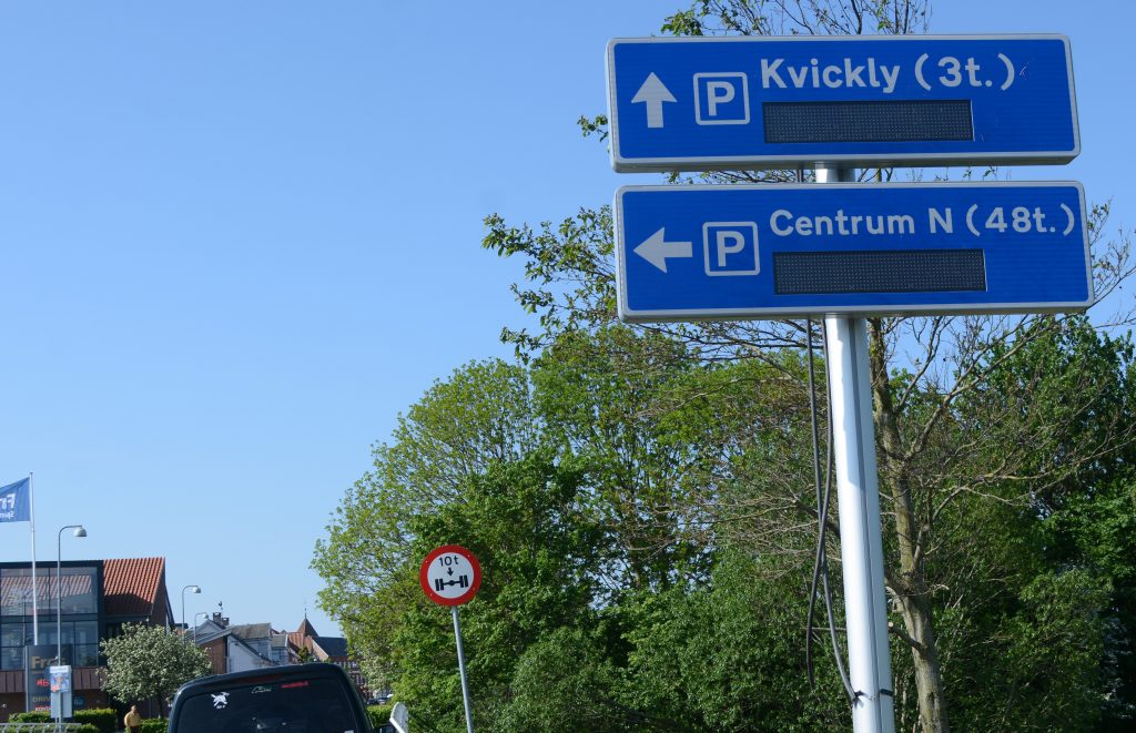 De nye p-skilte er ved at blive sat op - Ryk Ind