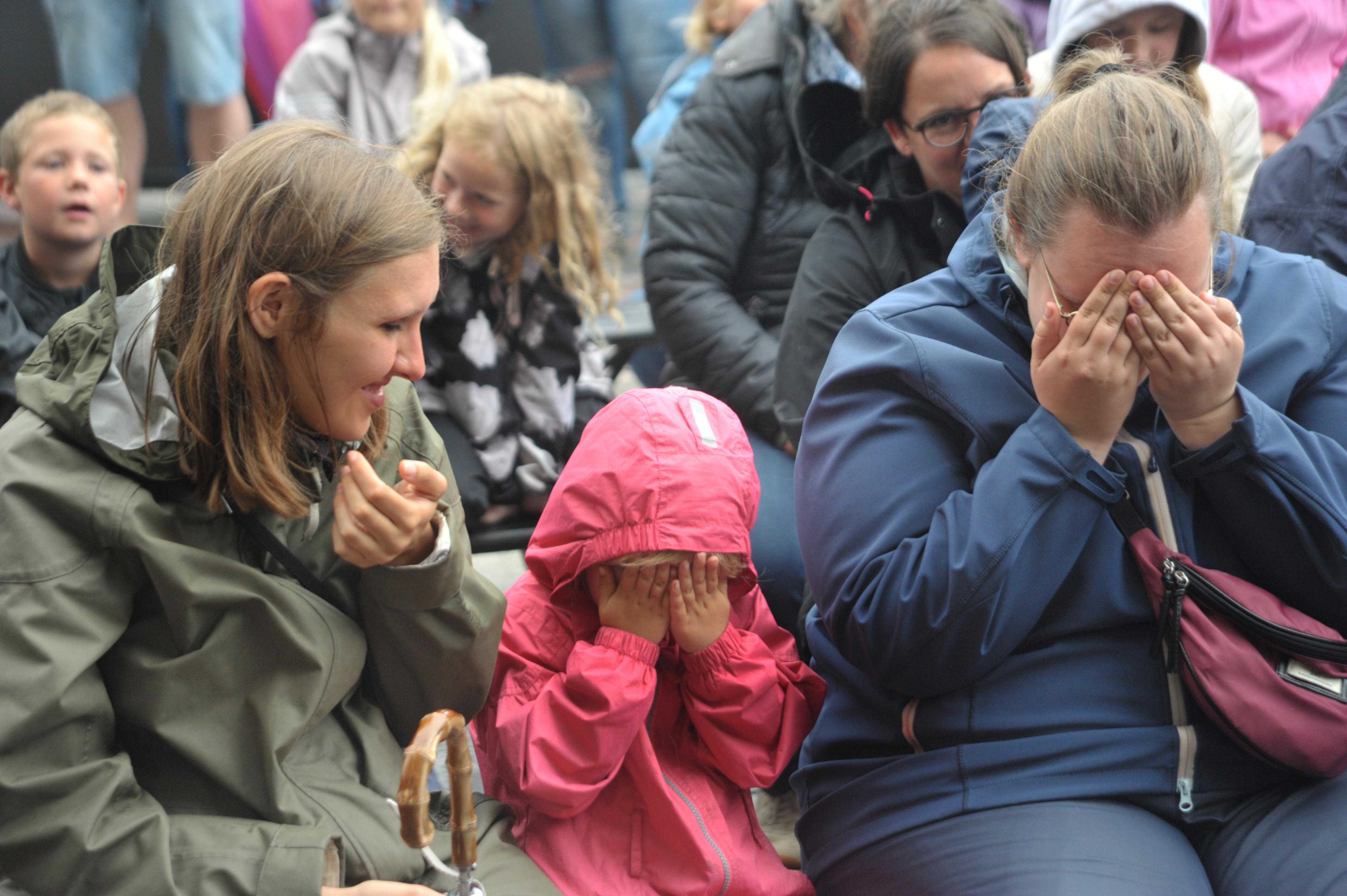 Sang og trylleri på Domkirkepladsen. - Ryk Ind