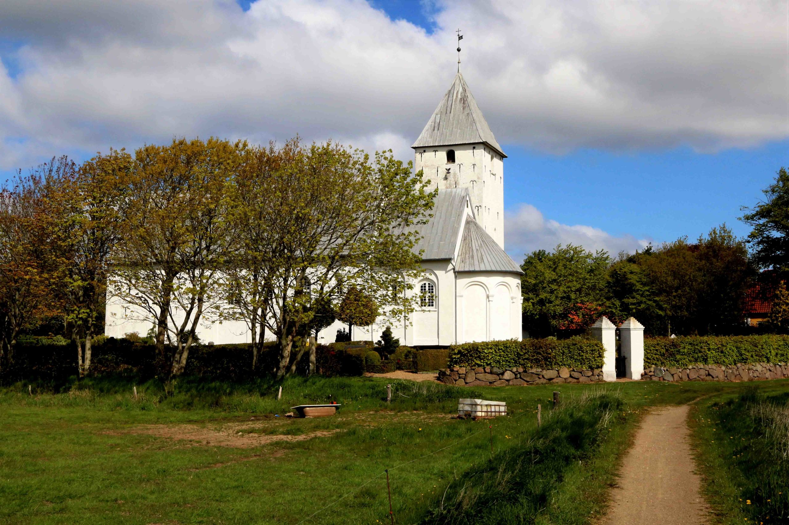 Sognepræsten nyder at være på barselsorlov: - Jeg nyder samværet med ...