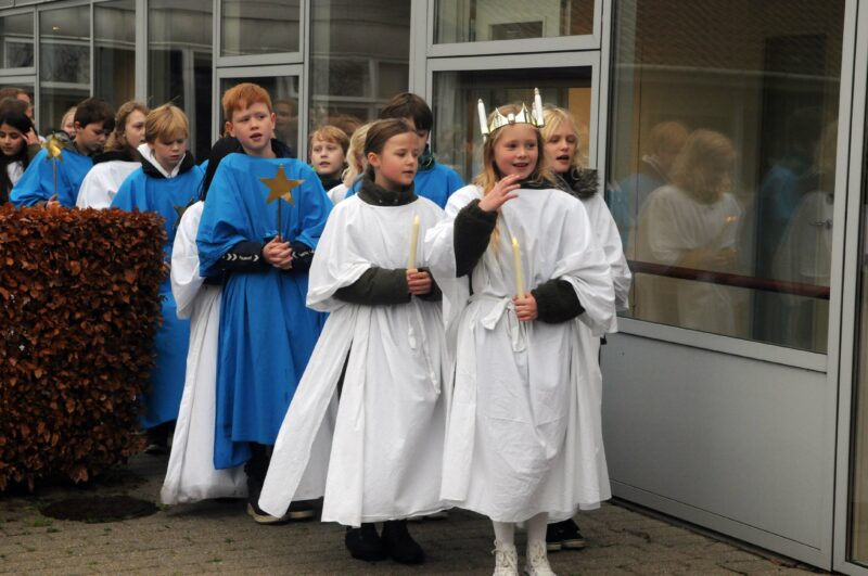 Luciaoptog blev afviklet uden for på plejecenter - Ryk Ind