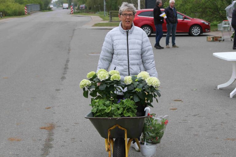med trillebør - Ryk Ind