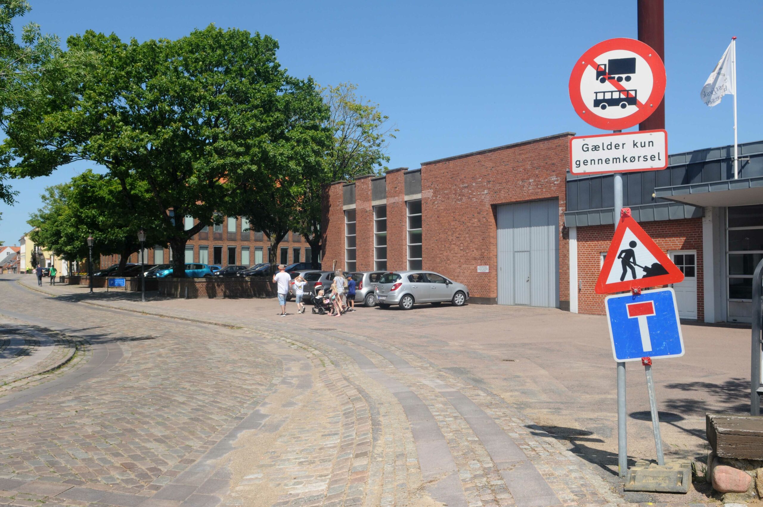 Bør skiltningen om "Blind vej" flyttes nærmere selve udgravningen ...