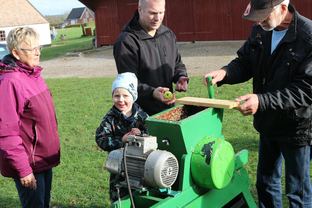 Så er æbler raspet - Ryk Ind