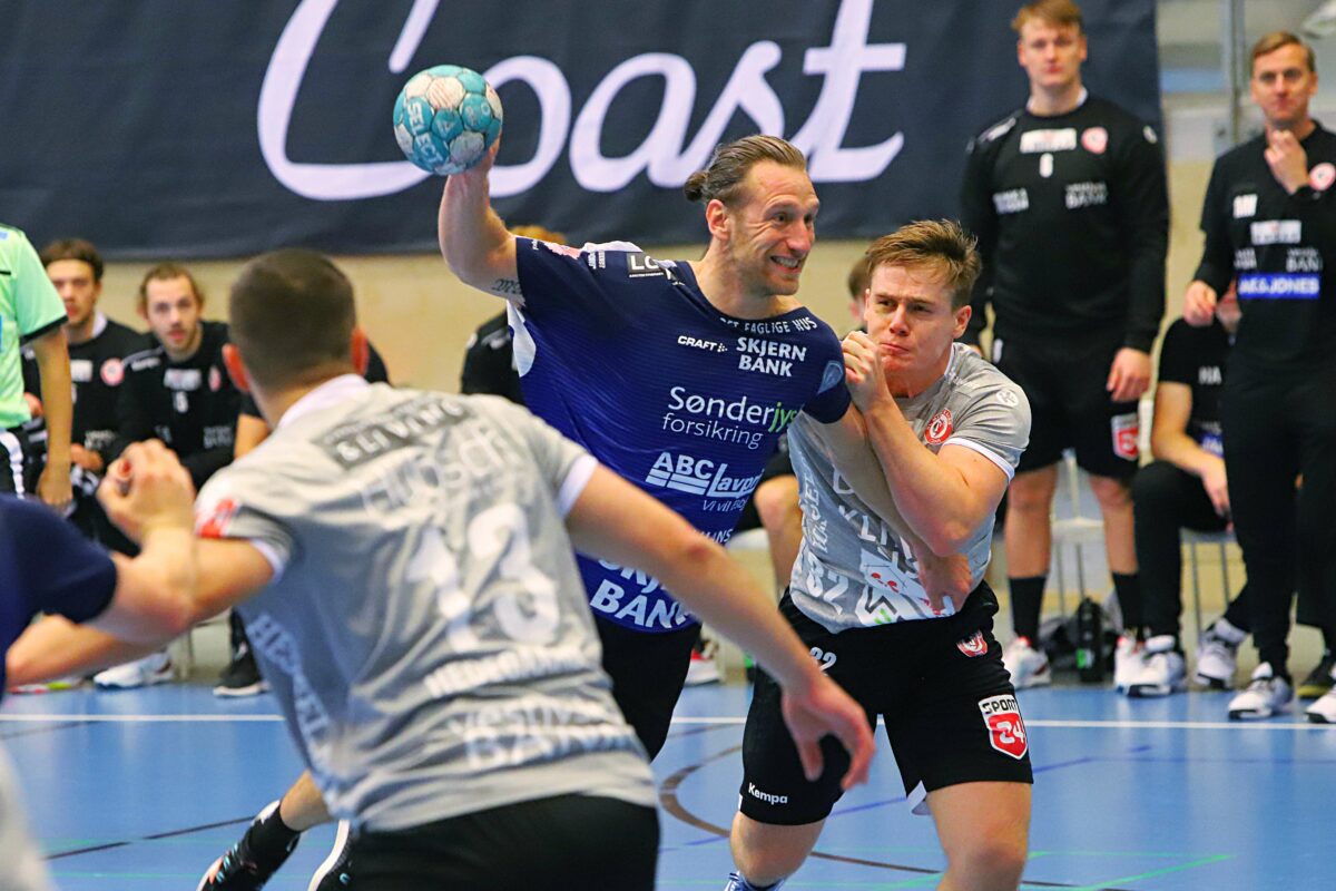 Mathias Jørgensen blev hædret med sin klubrekord for antal kampe, mens ...