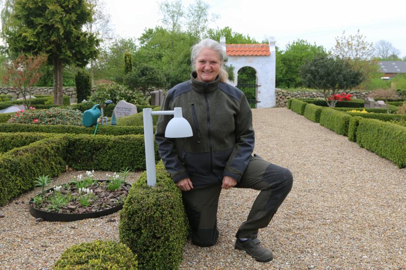 Bed- og væglamper til en værdi af 42-45.000 kr stjålet fra kirkegården i Hjortlund - Ryk Ind