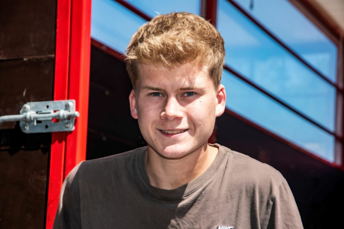 Asger har bygget en lastvogn om til studenterkørsel - Ryk Ind