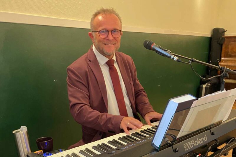 Torben Prinds, Ribe, er med i nyt underholdningsprogram på TV2 - Ryk Ind