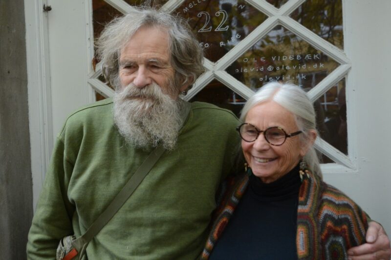 Ribe-kunstnere har udsmykket sønderjysk kirkegård i Frankrig - Ryk Ind